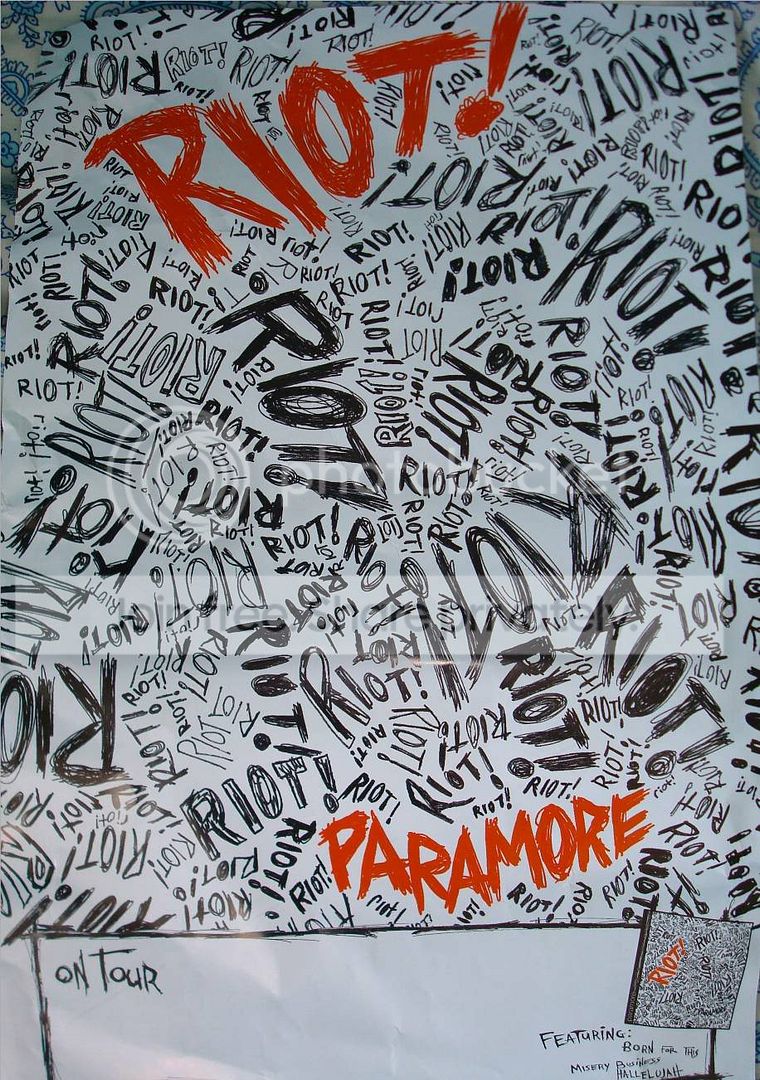 I finally got my Paramore poster!!!!!!!!!